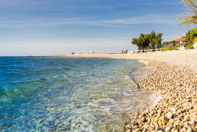 Visit Svetilnik Beach ( Plaža Svetilnik) in Izola | Live the World