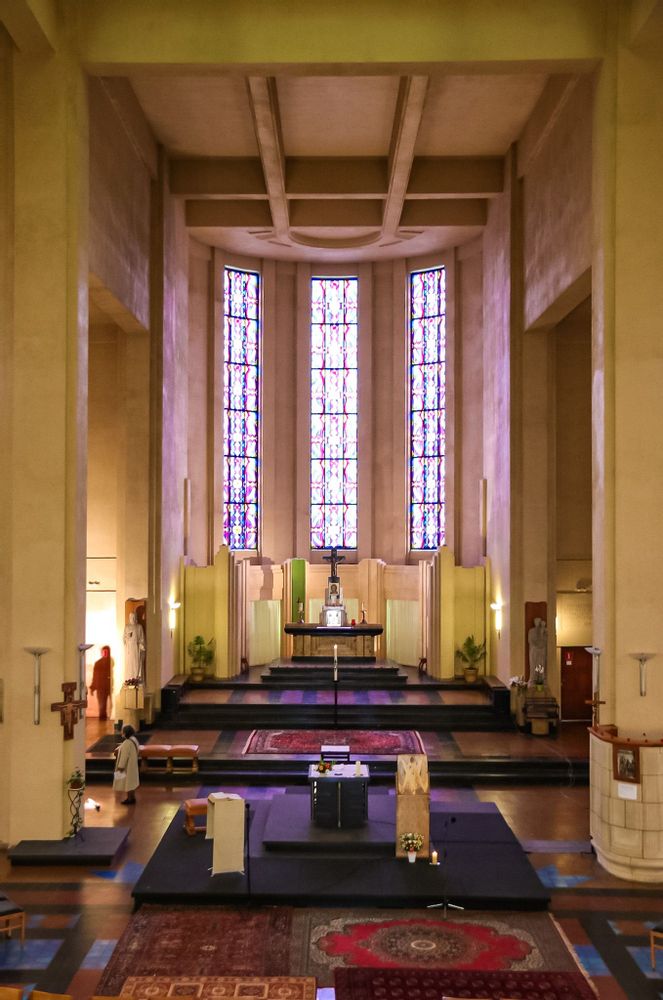 Visit Altitude 100 in Forest | Live the World