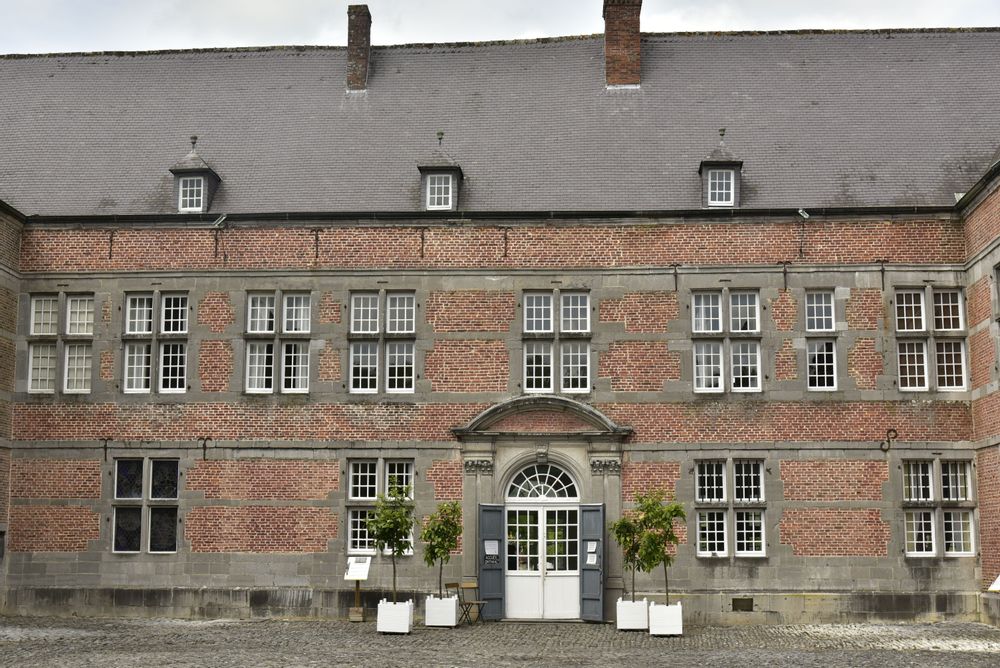 Visit Castle Frëyr (Château de Frëyr) in Hastière | Live the World