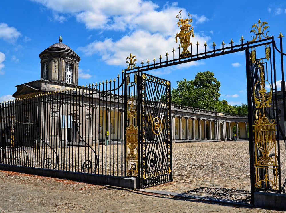 Visit Seneffe Castle (Château de Seneffe) in Seneffe | Live the World