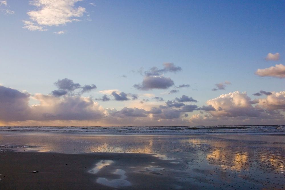 Visit Twins Club in Bredene | Live the World