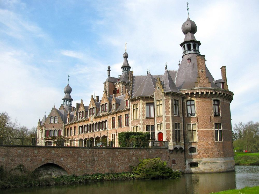 Visit Ooidonk Castle in Deinze | Live the World