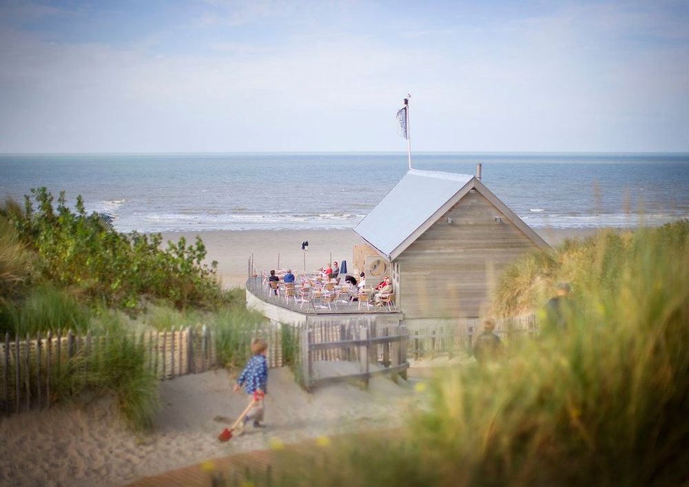 Visit Twins Club in Bredene | Live the World