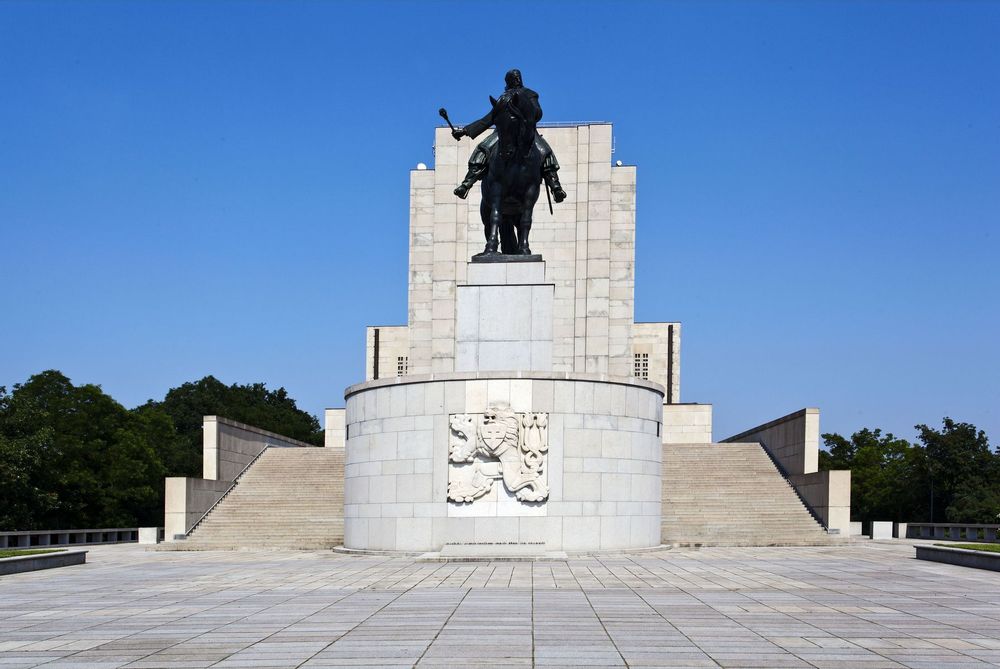 Visit Vitkov Hill in Prague | Live the World