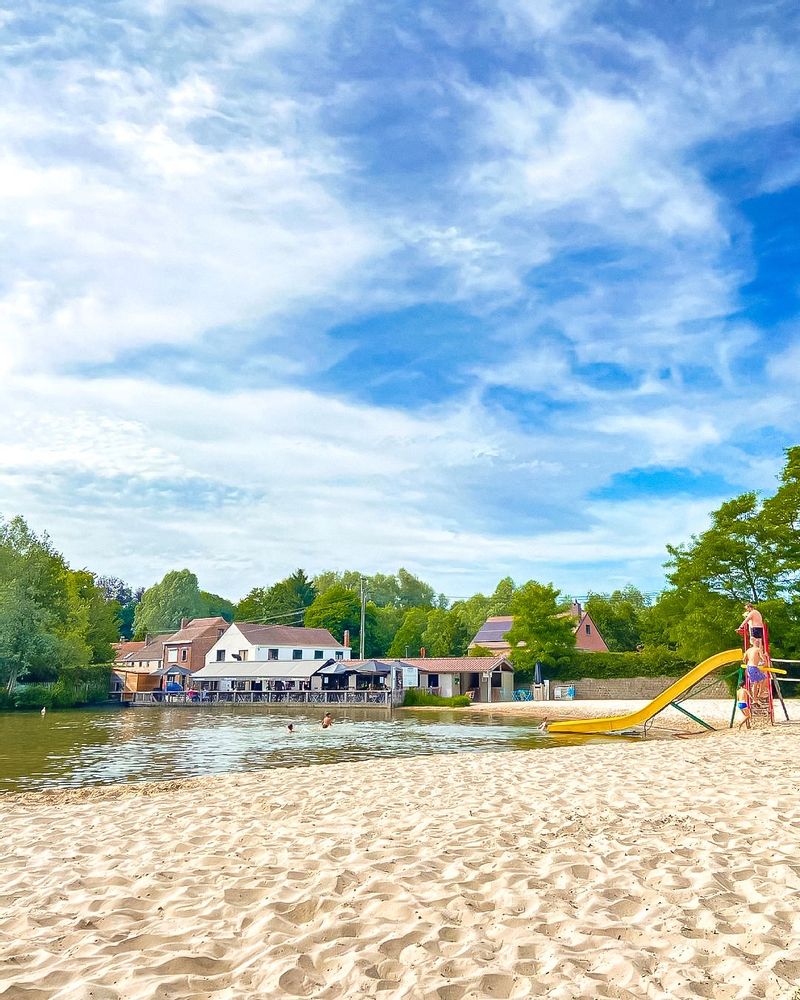 Visit Renipont Beach (Renipont Plage) in Lasne | Live the World